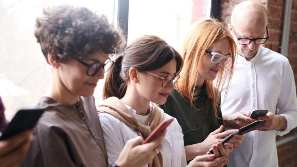 3 Ways You Can Use Text Messages to Engage Your Church - Faith Teams